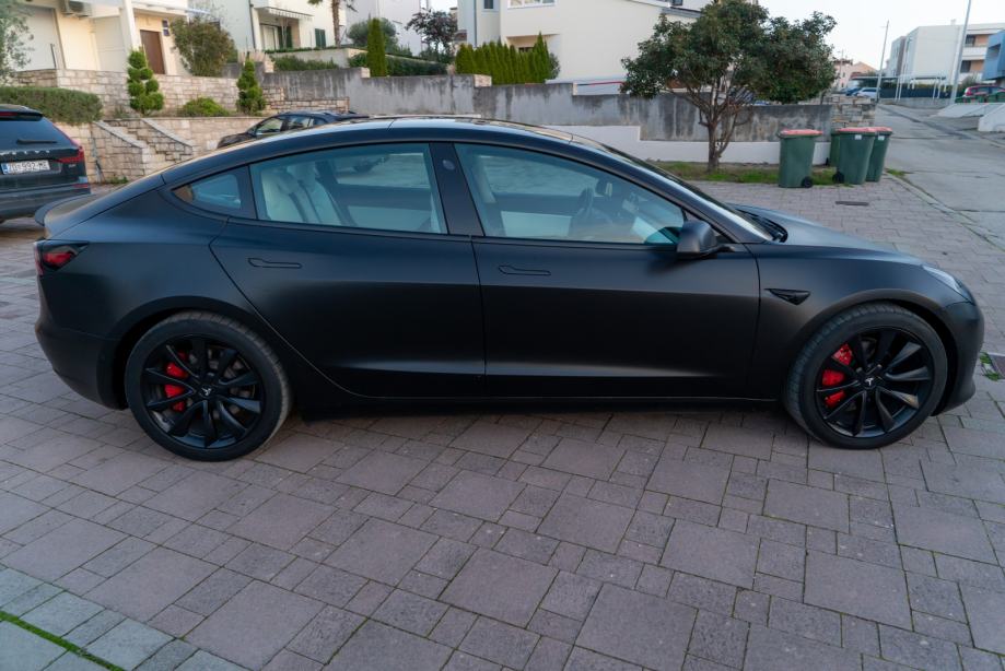 Tesla Model 3 Dual Motor AWD (Performance upgrade), 2019 god.