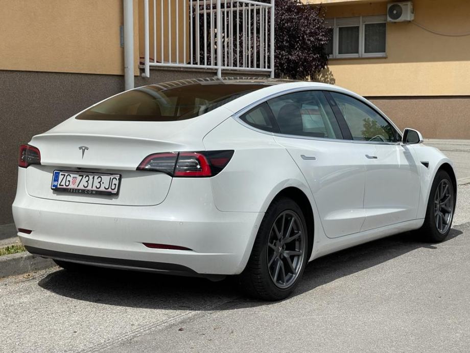 Tesla Model 3 S+, autopilot, domet 400 km, full oprema. U pdv-u, 2020 god.