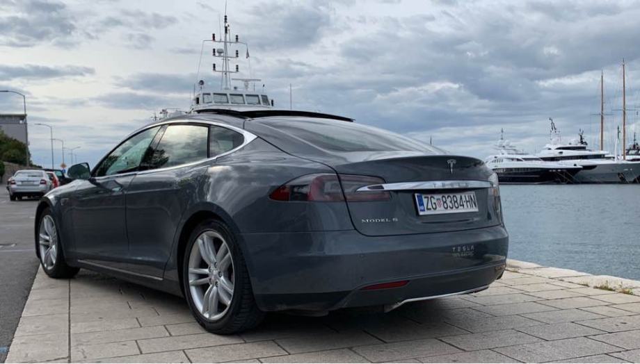 Tesla Model S 85 automatik - Free charger, 2014 god.