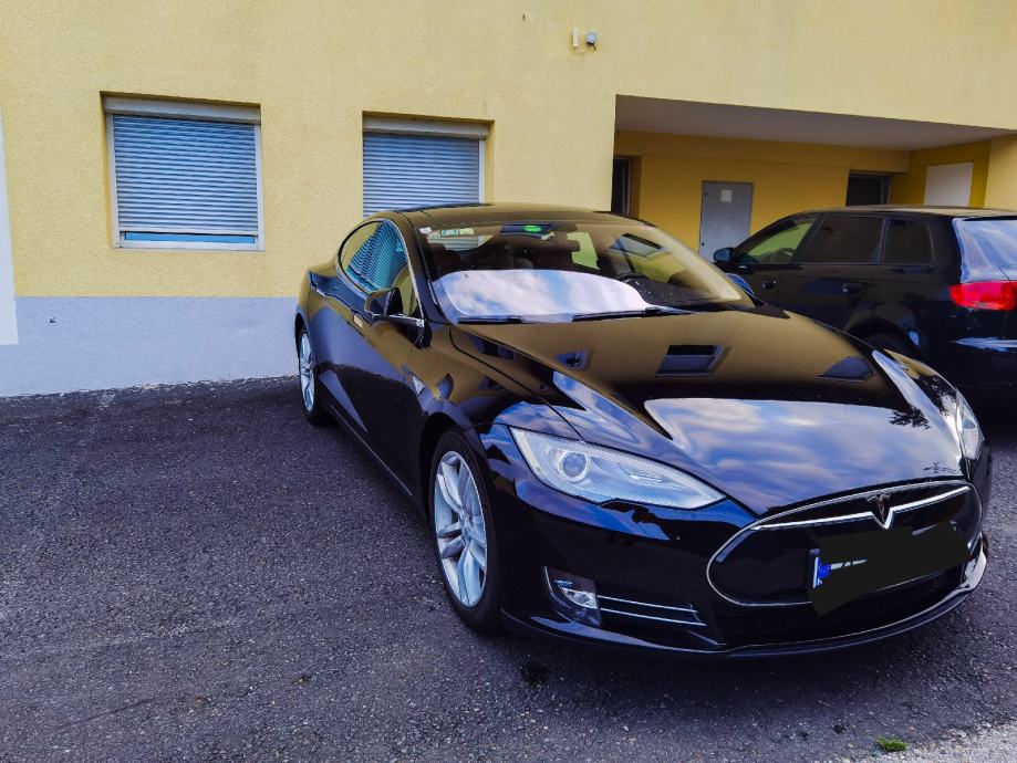 Tesla Model S 85, 2014 god.