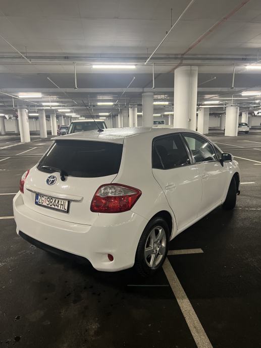 Toyota Auris 1,8 HSD Hybrid, 2011 god.