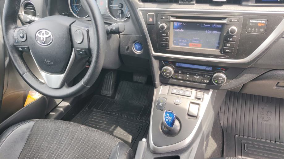Toyota Auris 1,8 HSD Sol automatik, 2013 god.