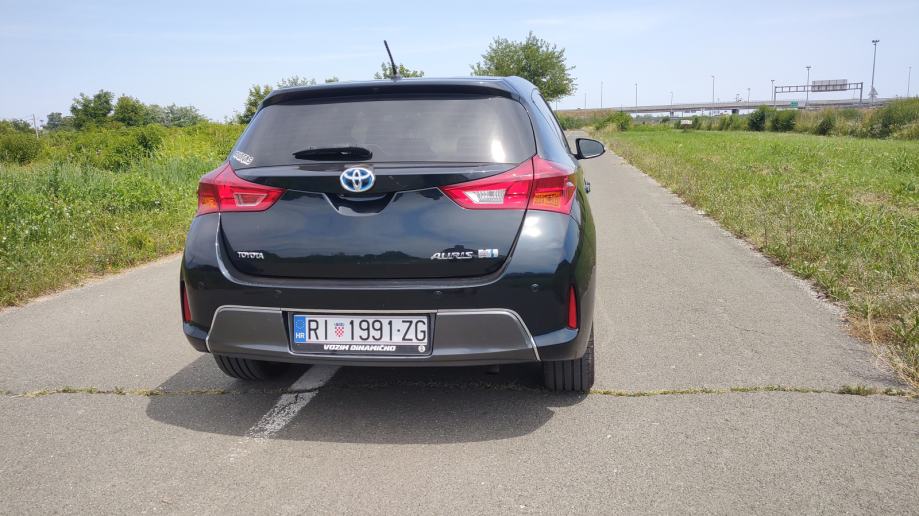 Toyota Auris 1,8 HSD Sol automatik, 2013 god.