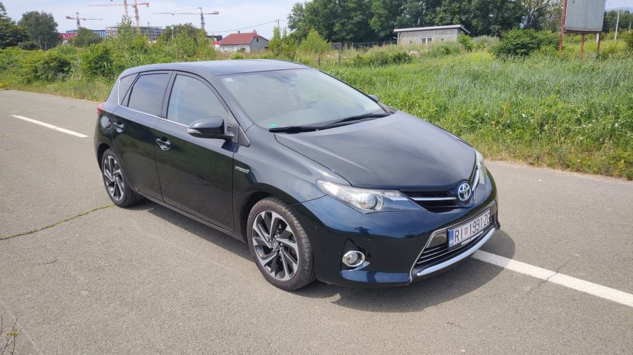 Toyota Auris 1,8 HSD Sol automatik, 2013 god.