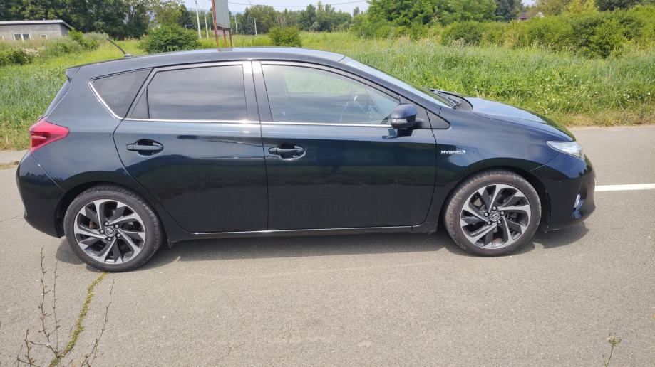 Toyota Auris 1,8 HSD Sol automatik, 2013 god.