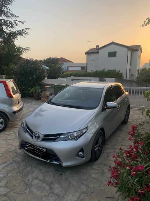 Toyota Auris hibrid, 2014 god.