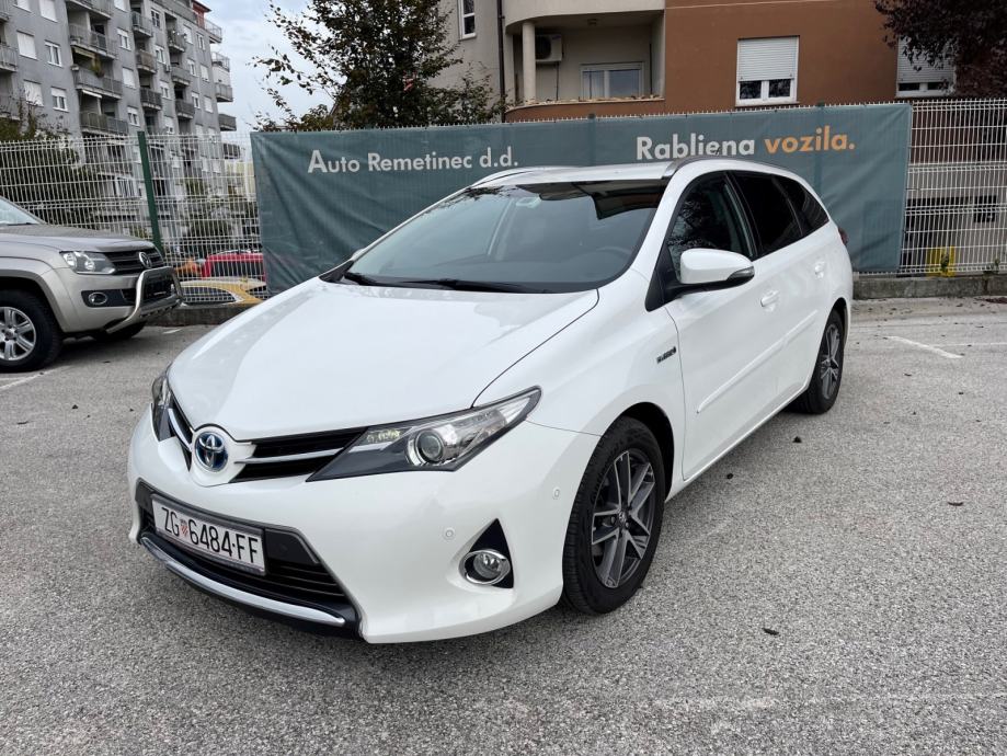 Toyota Auris karavan 1,8 STYLE HIBRID automatik, 2014 god.