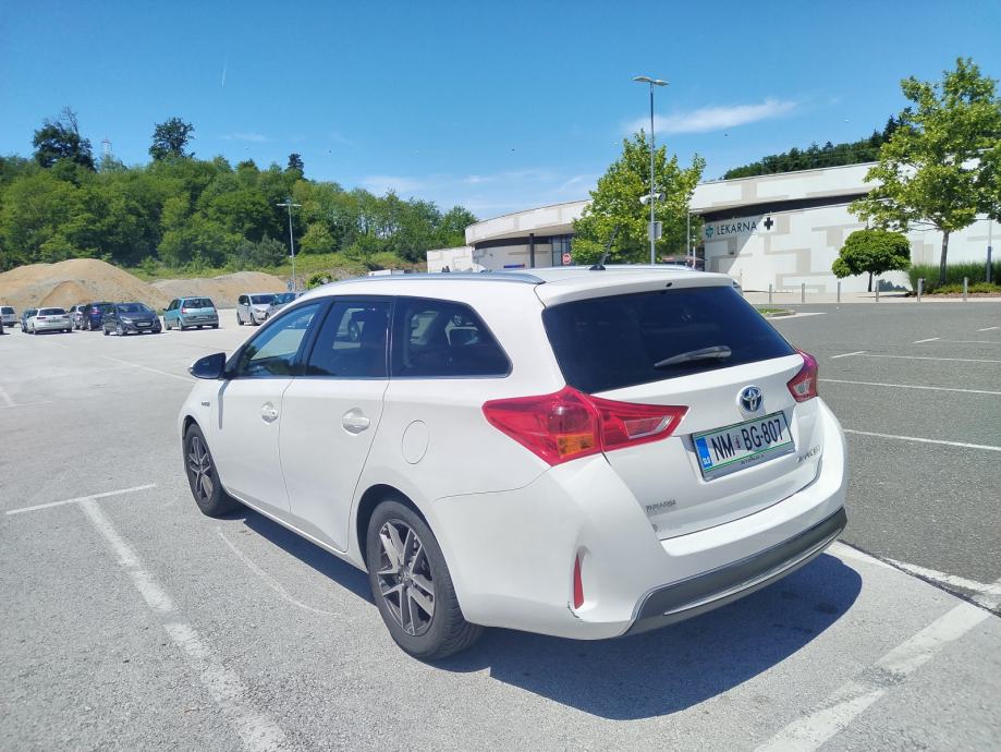 Toyota Auris HYBRID karavan TS 1,8 VVT-i automatik, 2014 god.