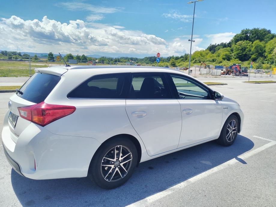 Toyota Auris HYBRID karavan TS 1,8 VVT-i automatik, 2014 god.
