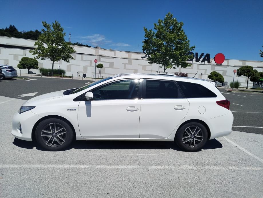 Toyota Auris HYBRID karavan TS 1,8 VVT-i automatik, 2014 god.