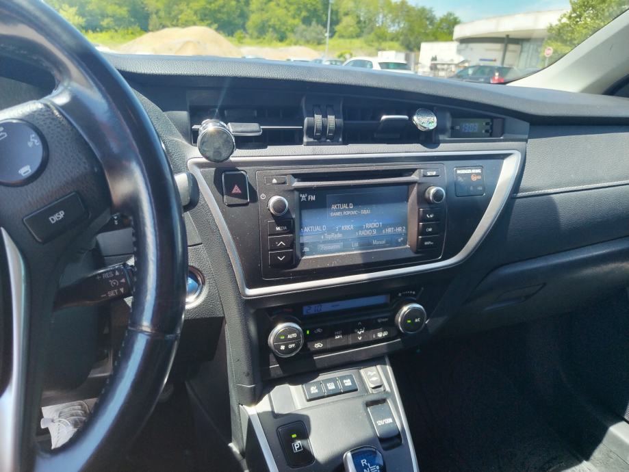 Toyota Auris HYBRID karavan TS 1,8 VVT-i automatik, 2014 god.