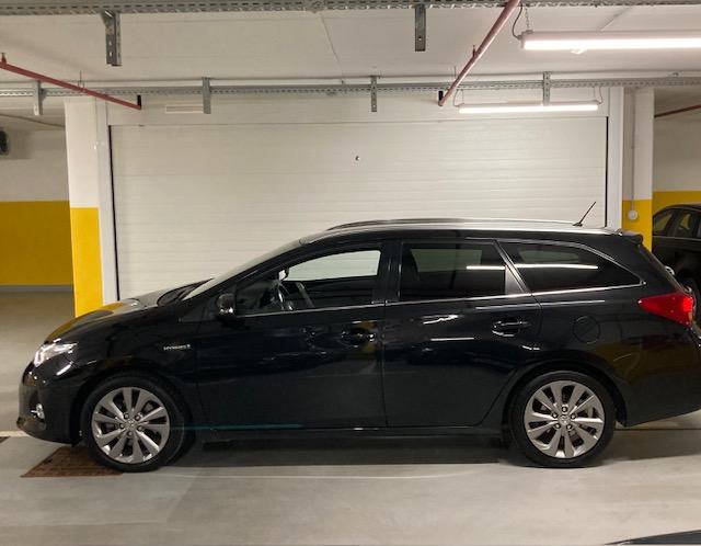 Toyota Auris karavan TS 1,8 VVT-i Sol automatik, 2014 god.