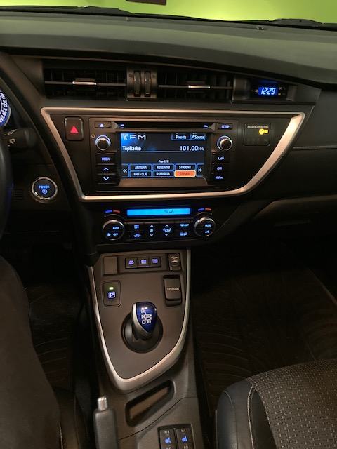 Toyota Auris karavan TS 1,8 VVT-i Sol automatik, 2014 god.