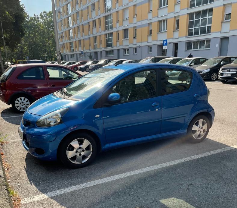 Toyota Aygo 1,0 VVT-i,2009.,serv.knjiž.,klima, prvi vlasnik,69000 km ...