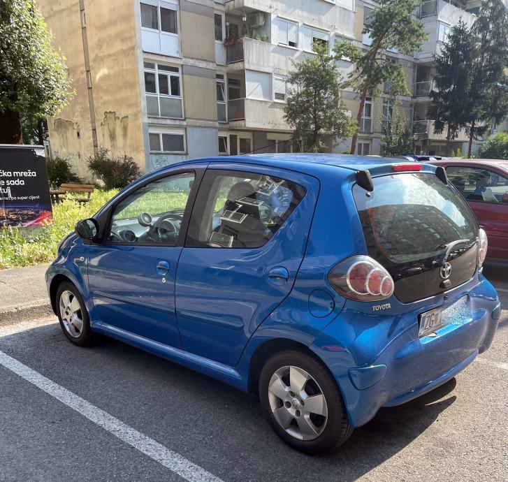 Toyota Aygo 1,0 VVT-i,2009.,serv.knjiž.,klima, prvi vlasnik,69000 km ...