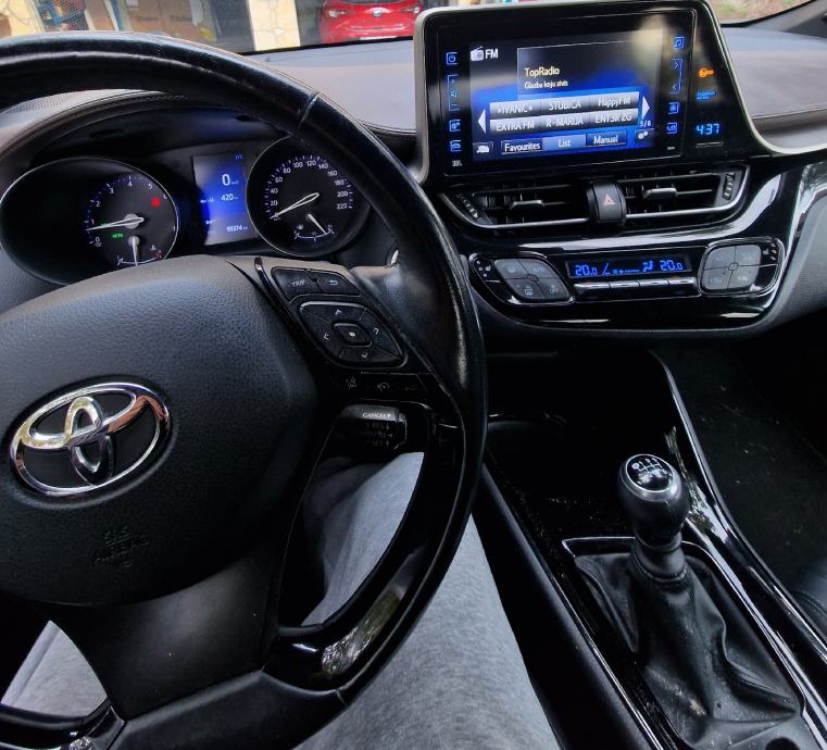 Toyota C-HR 1,2 PREMIUM TECH SOUND, 1 vlasnik, garancija, reg 3/2025, 2017 god.
