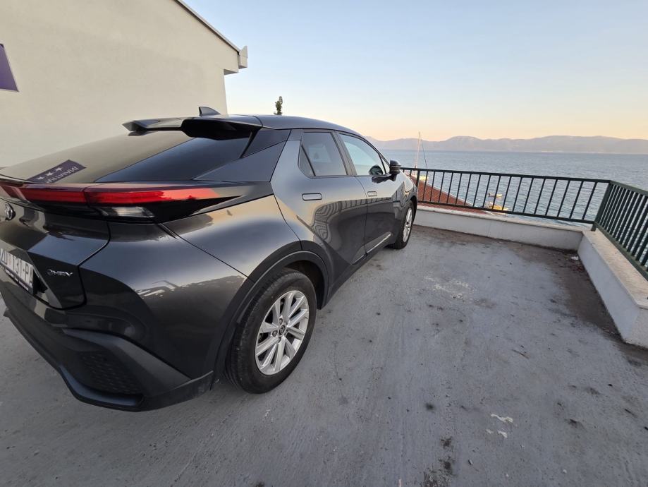 TOYOTA C-HR 1.8 HEV COOL 2024 | PRVI VLASNIK | 10 GOD. GARANCIJE, 2024 god.