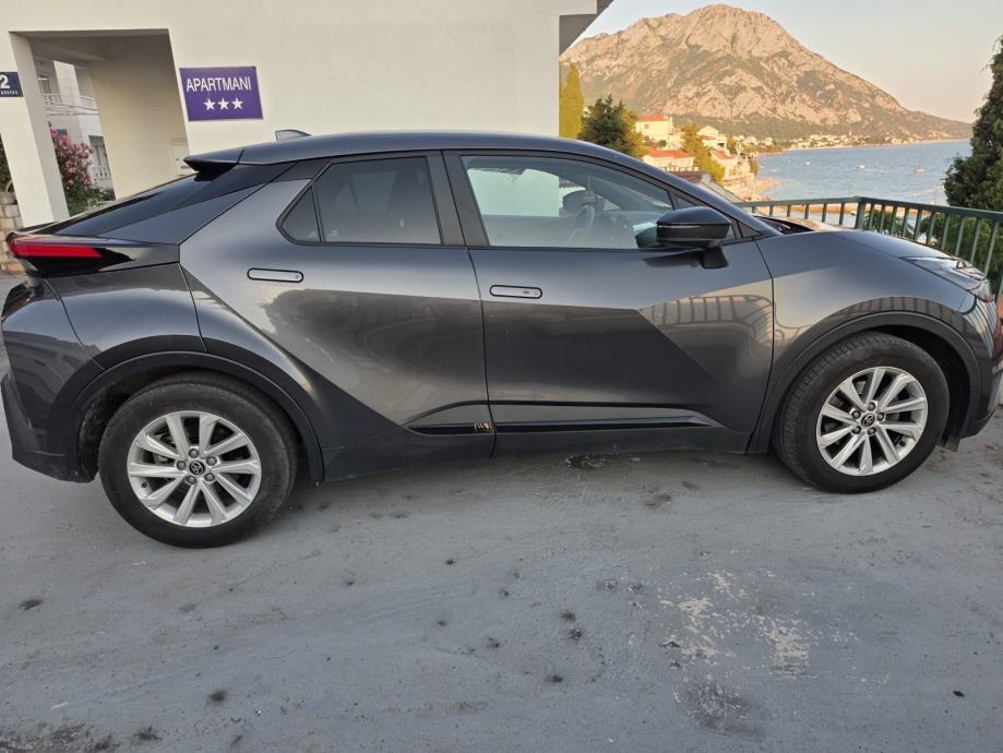 TOYOTA C-HR 1.8 HEV COOL 2024 | PRVI VLASNIK | 10 GOD. GARANCIJE, 2024 god.
