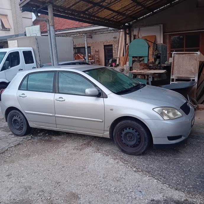 Toyota Corolla hatchback, 2001 god.