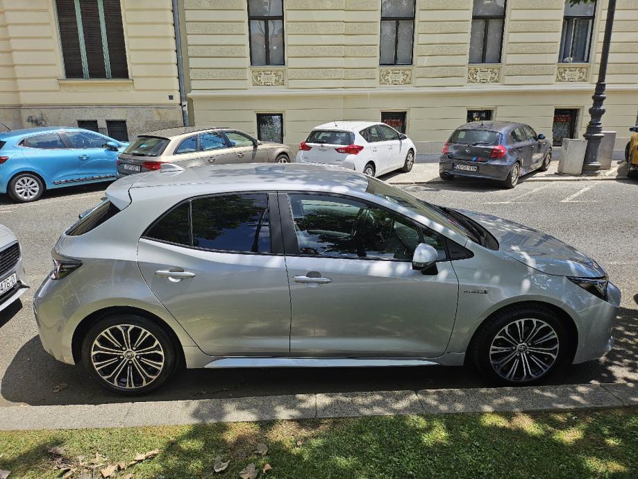 Toyota Corolla HB, 1.8 l, SOL, automatik, 2021 god.