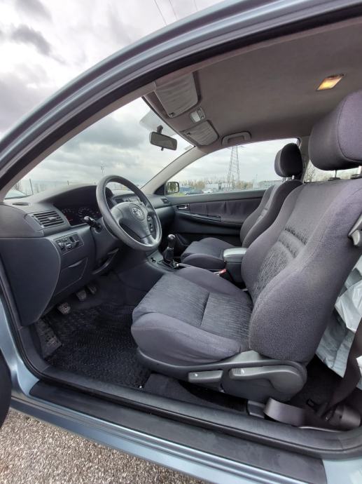 Toyota Corolla osobni automobil, 2002 god.