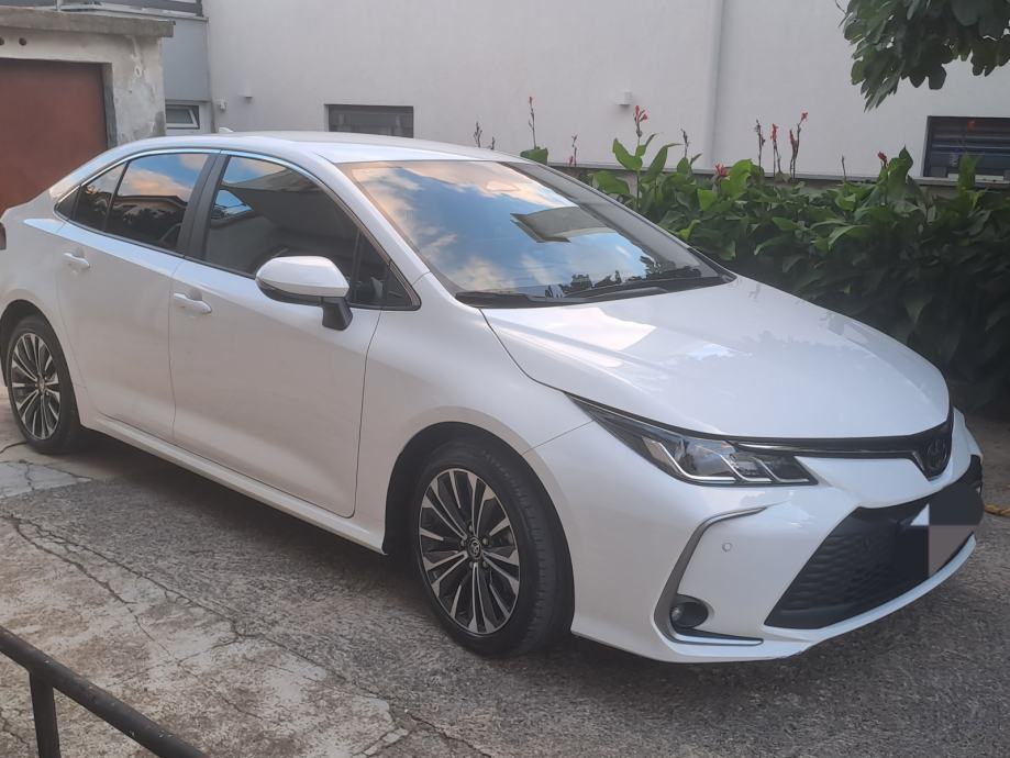 Toyota Corolla Sedan Sol 1 5 VVT i 2023g 8900 Km 19 500e 2023 God Toyota Corolla Sedan Sol 1 5 VVT i 2023g 8900 Km 19 500e 2023 God