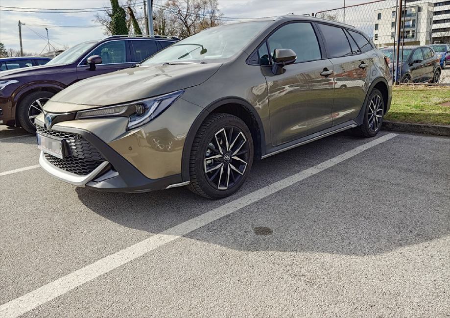 Toyota Corolla Trek Edition 1,8 VVTI Hybrid, 2022 god.