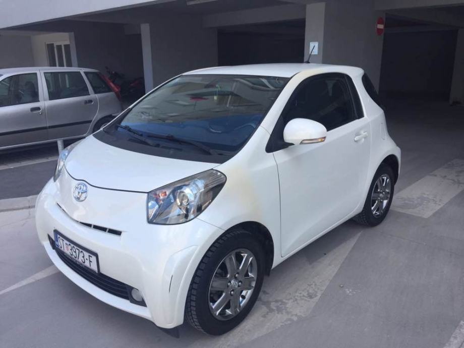 Toyota iQ 1.0, 2008 god.