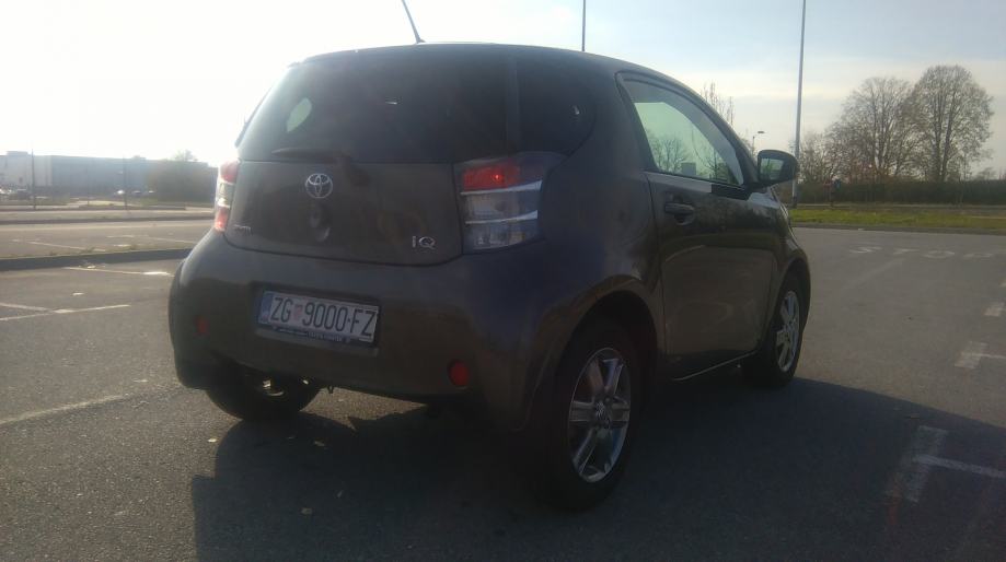 Toyota iQ 1,0 VVT-i, 2010 god.