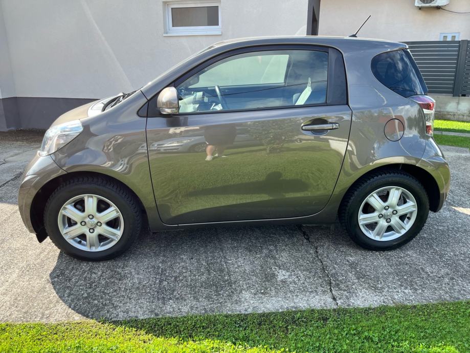 Toyota iQ 1.0 VVTi, 2014 god.
