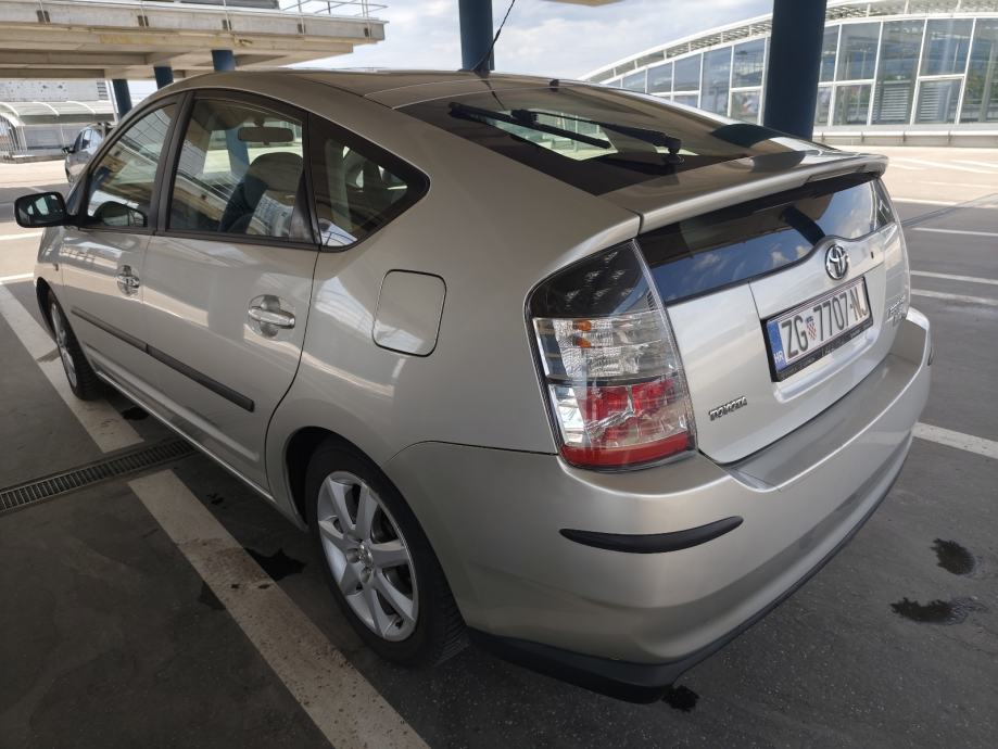 AKCIJA TOYOTA PRIUS 1,5 VVT-I HYBRID, IZUZETNO OČUVANA, NIKAD U SUDARU, 2006 god.