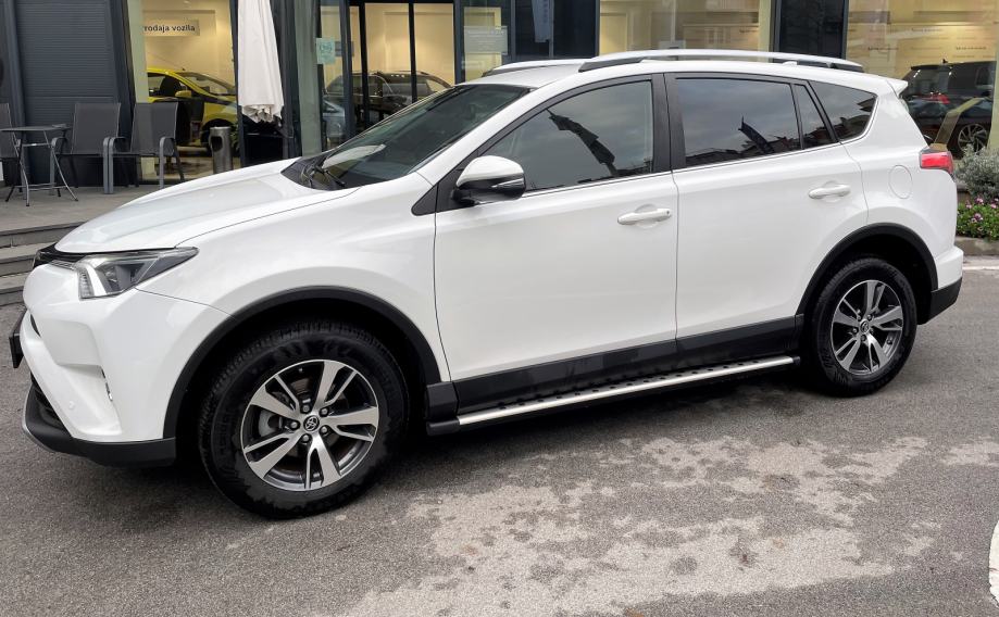 Toyota RAV 4 2.0 D-4D Dynamic, 2017 god.