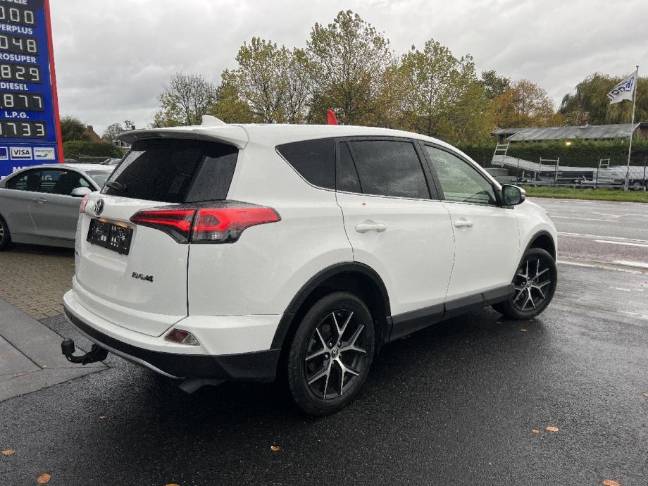 Toyota RAV4 2,0 D-4D EXECUTIVE *ALU*NAVI*BI-XENON*KAMERA* 143 ks, 2016 god.