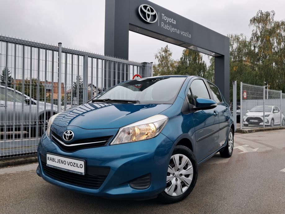 YARIS 1.33 VVT-i Sol automatik, servisna.., 2013 god.