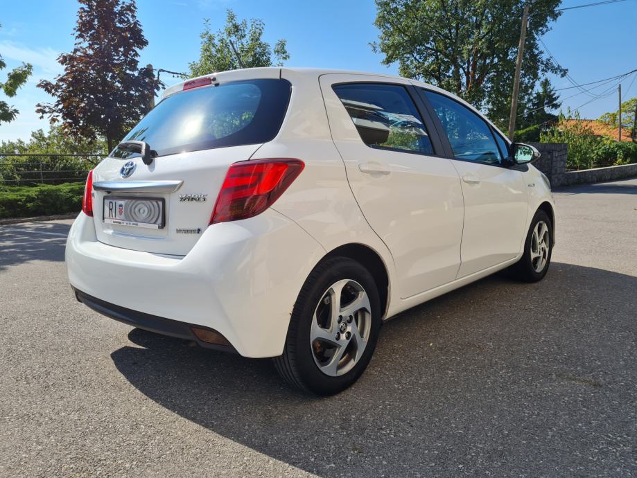 Toyota Yaris Hybrid 1,5 VVT-i Sol automatik, 2014 god.