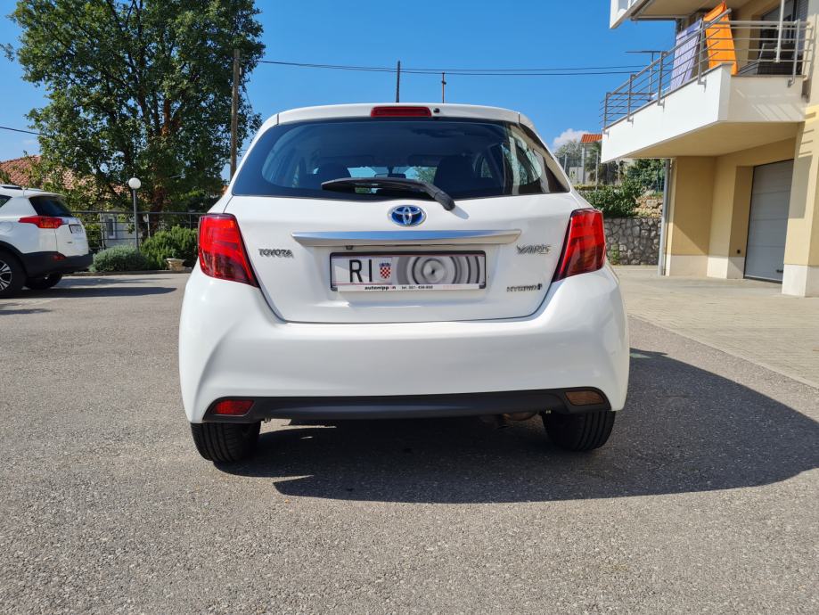 Toyota Yaris Hybrid 1,5 VVT-i Sol automatik, 2014 god.