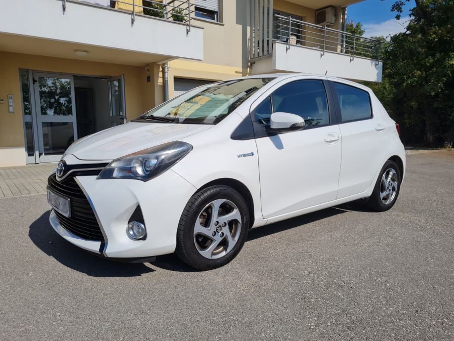 Toyota Yaris Hybrid 1,5 VVT-i Sol automatik, 2014 god.