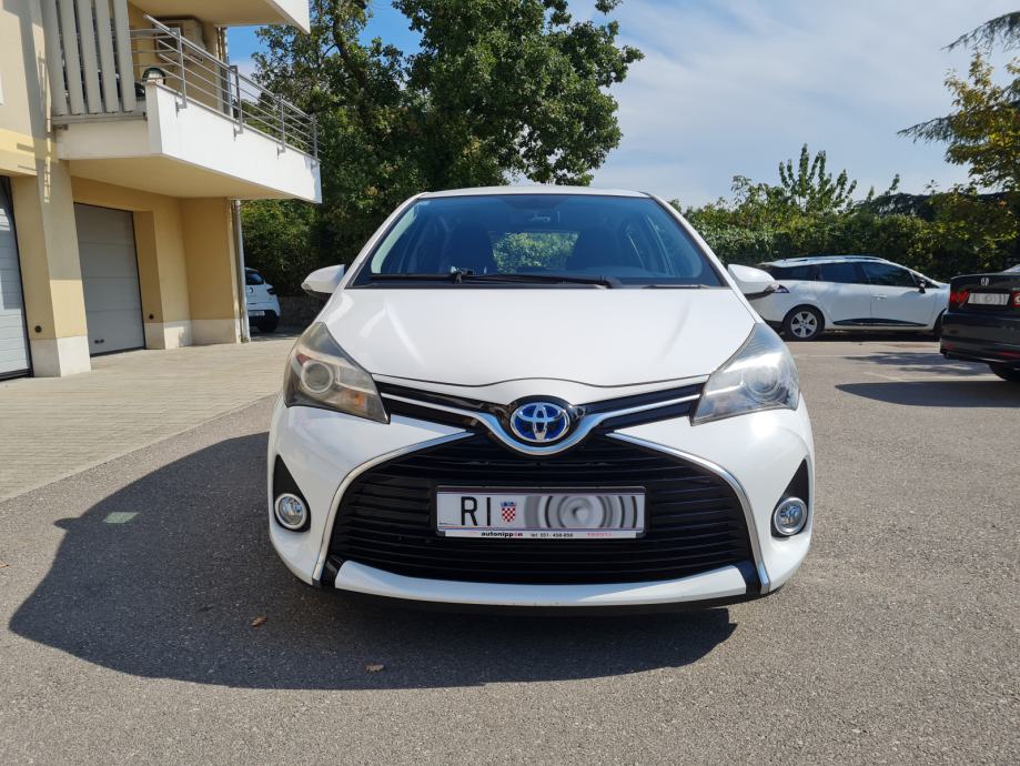 Toyota Yaris Hybrid 1,5 VVT-i Sol automatik, 2014 god.