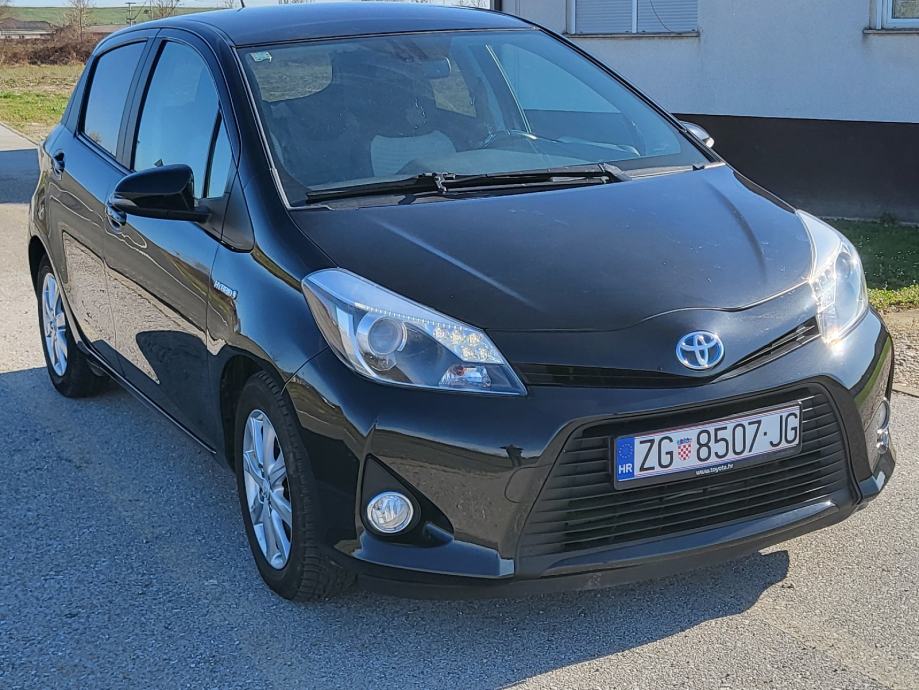 Toyota Yaris 1,5 VVT-i Sol automatik, 2013 god.