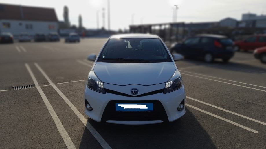 Toyota Yaris Hybrid sol automatik, servisna, reg 1god., 2013 god.