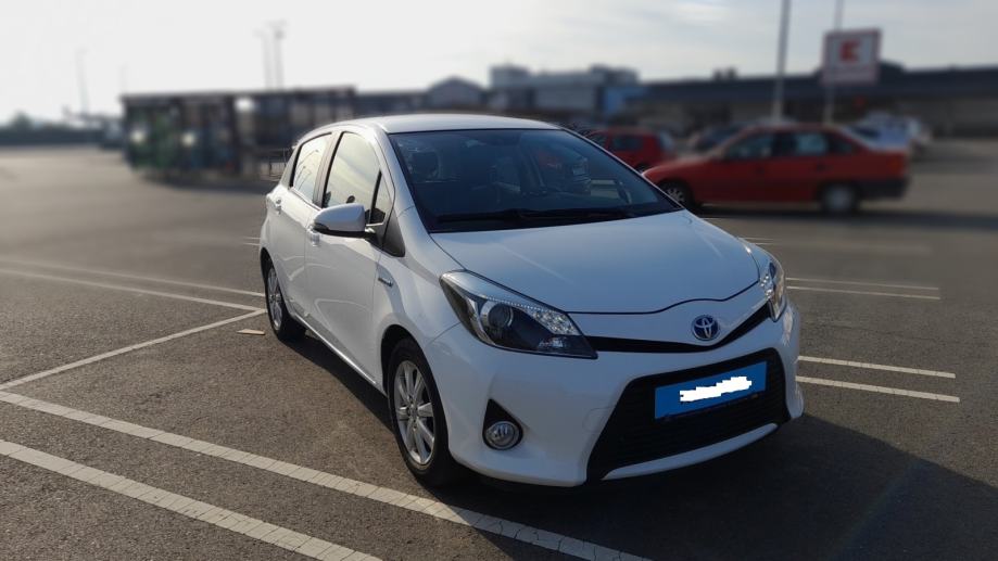 Toyota Yaris Hybrid sol automatik, servisna, reg 1god., 2013 god.