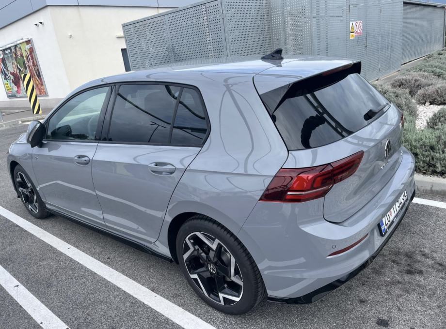 Volkswagen GOLF 8 PA 1.5 eTSI DSG R-Line, 2024 god.