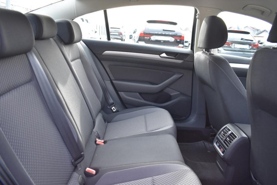 Volkswagen Passat 1.6 TDI DSG,SENZORI,TEMPOMAT,BT, DO 2 GODINE JAMSTVA ...