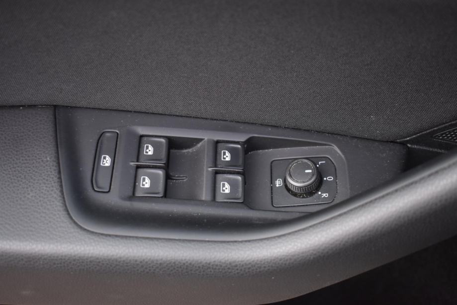 Volkswagen Passat 1.6 TDI DSG,SENZORI,TEMPOMAT,BT, DO 2 GODINE JAMSTVA ...