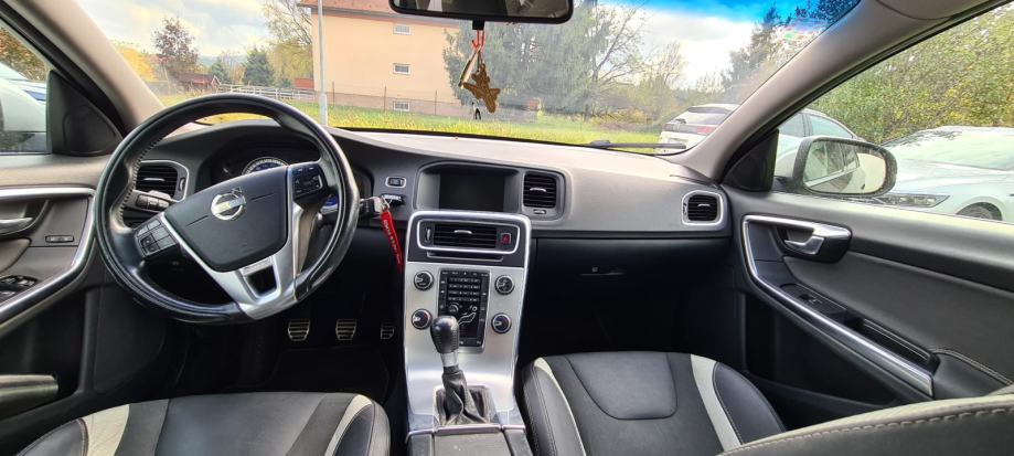 Volvo S60 D3 R-design 120 kw, 2011 god.