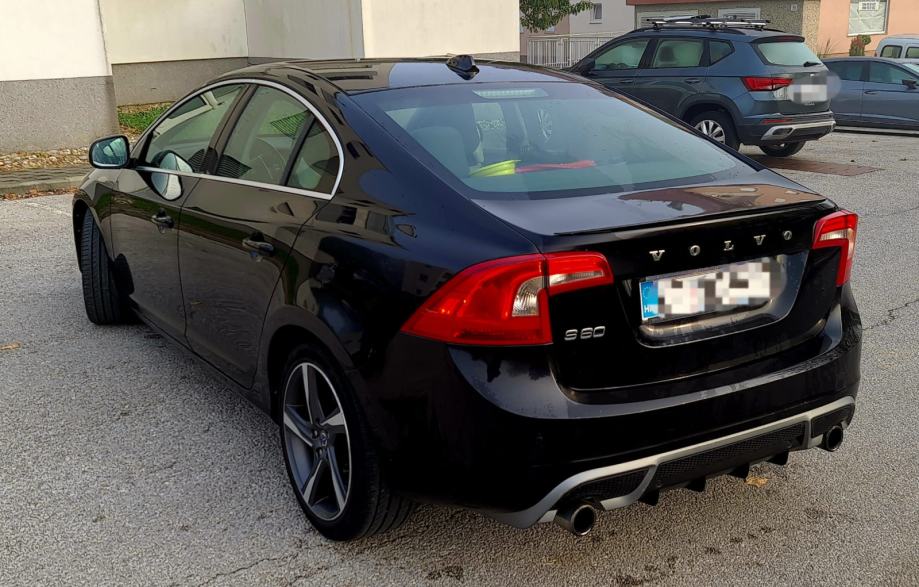 Volvo S60 D3 R-design 120 kw, 2011 god.