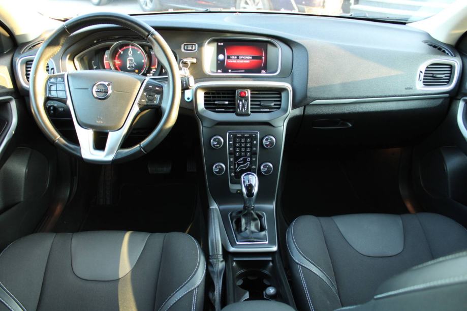 Volvo V40 2.0D AUTOMATIK *LED, NAVIGACIJA, KAMERA*, 2019 god.