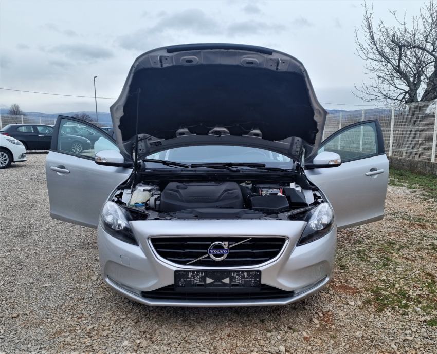 Volvo V40 2.0D Servisna Knjižica, Navi Alu Usb Reg.6/2023 REZERVIRAN ...