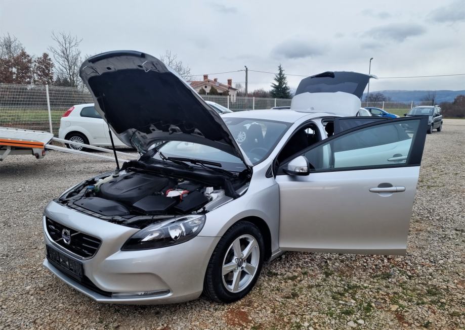 Volvo V40 2.0D Servisna Knjižica, Navi Alu Usb Reg.6/2023 REZERVIRAN ...