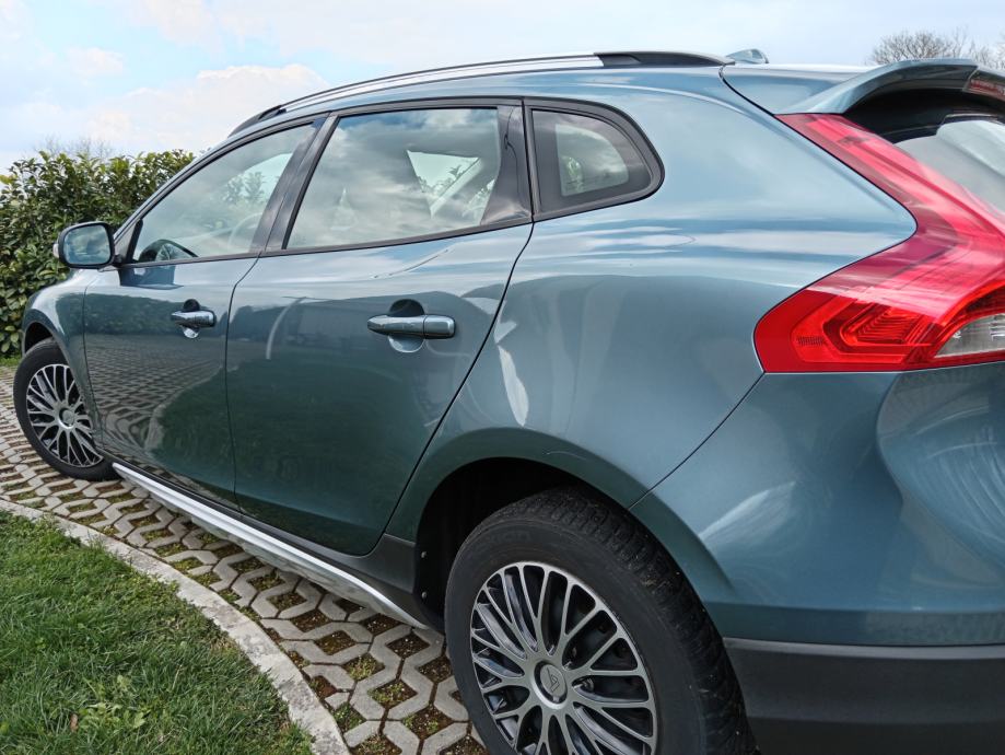 Volvo V40 Cross Country D3, 2013 god.